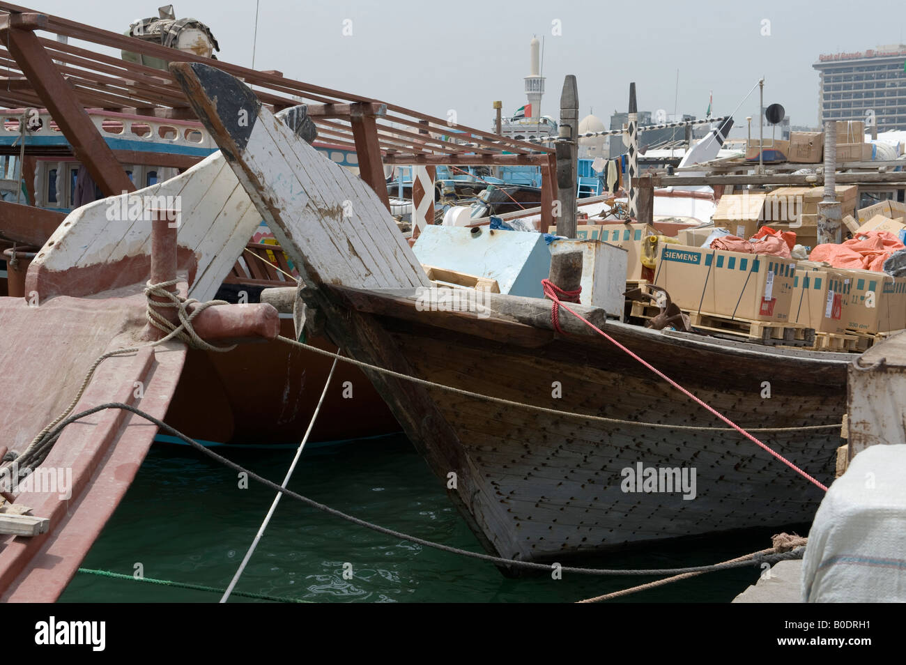 Emirates cargo ship dubai hi-res stock photography and images - Alamy