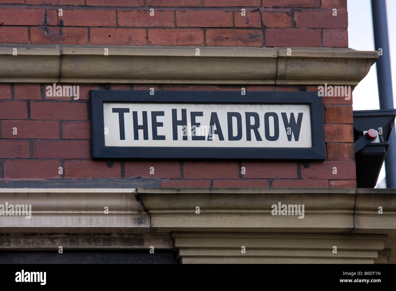 Leeds street sign hi-res stock photography and images - Alamy