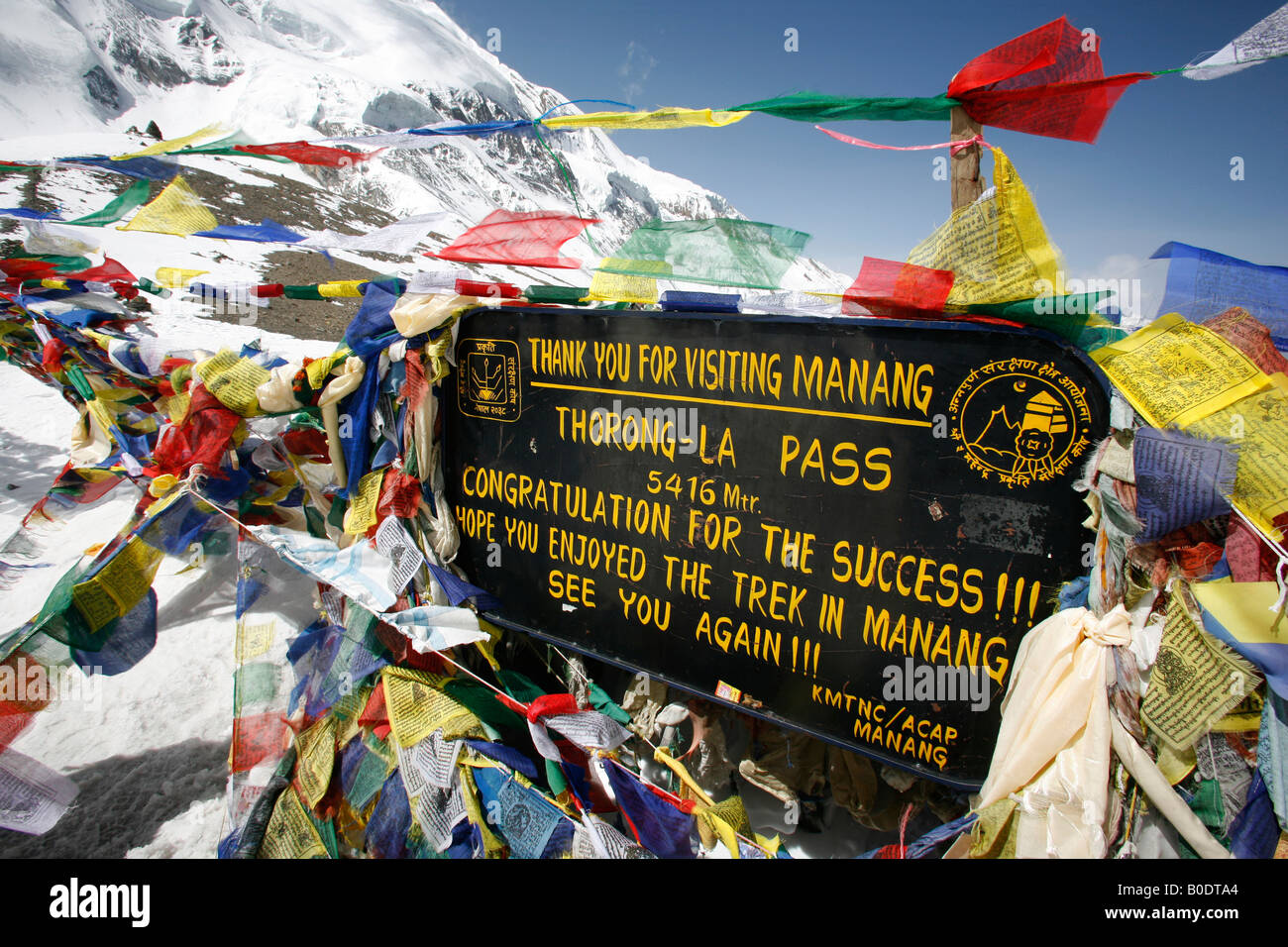 Thorong La pass on annpurna circuit nepal Stock Photo - Alamy