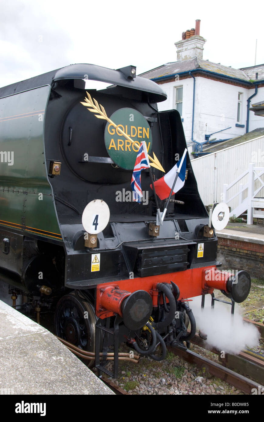 Golden arrow train hi-res stock photography and images - Alamy