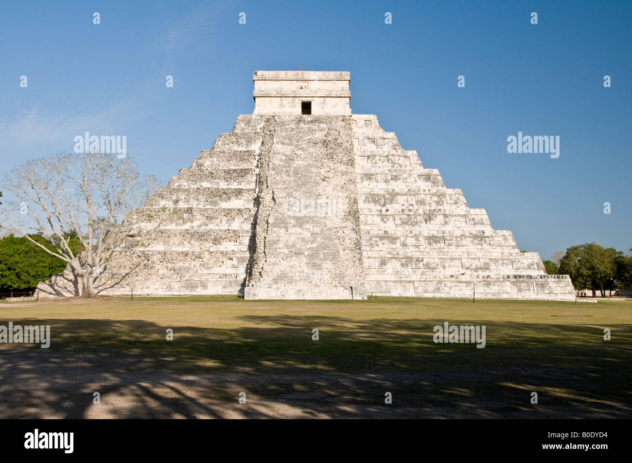 The el Castillo Pyramid at Chichen Itza, Mexico Stock Photo - Alamy