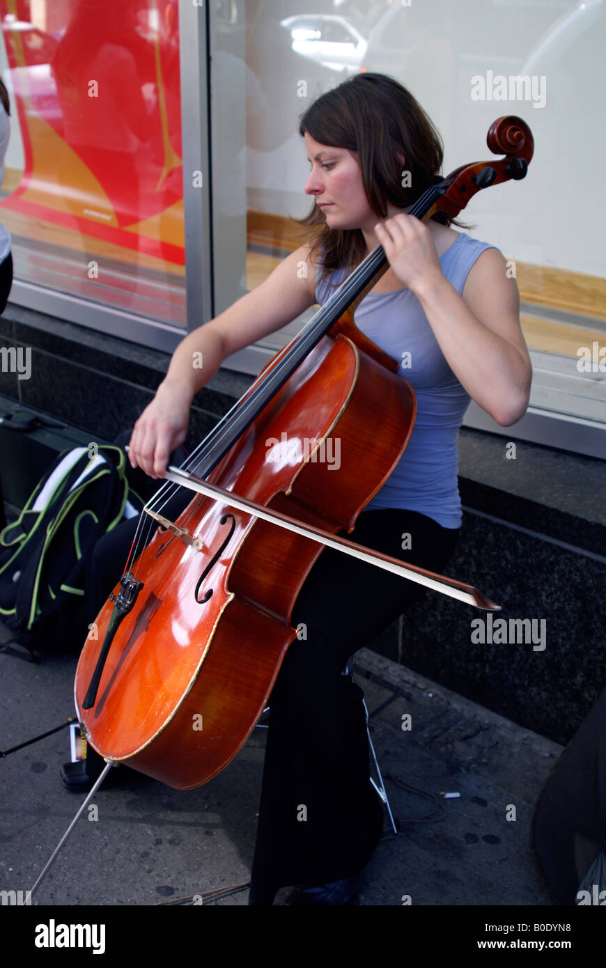 Cello player hi-res stock photography and images - Alamy