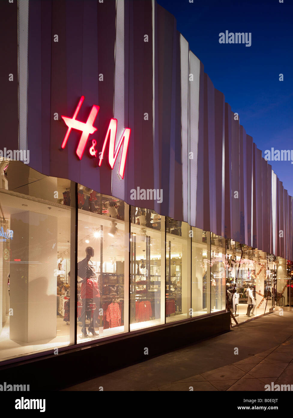 HandM, Sunset Plaza, Hollywood.Completed 2007. Architect: Universal ...