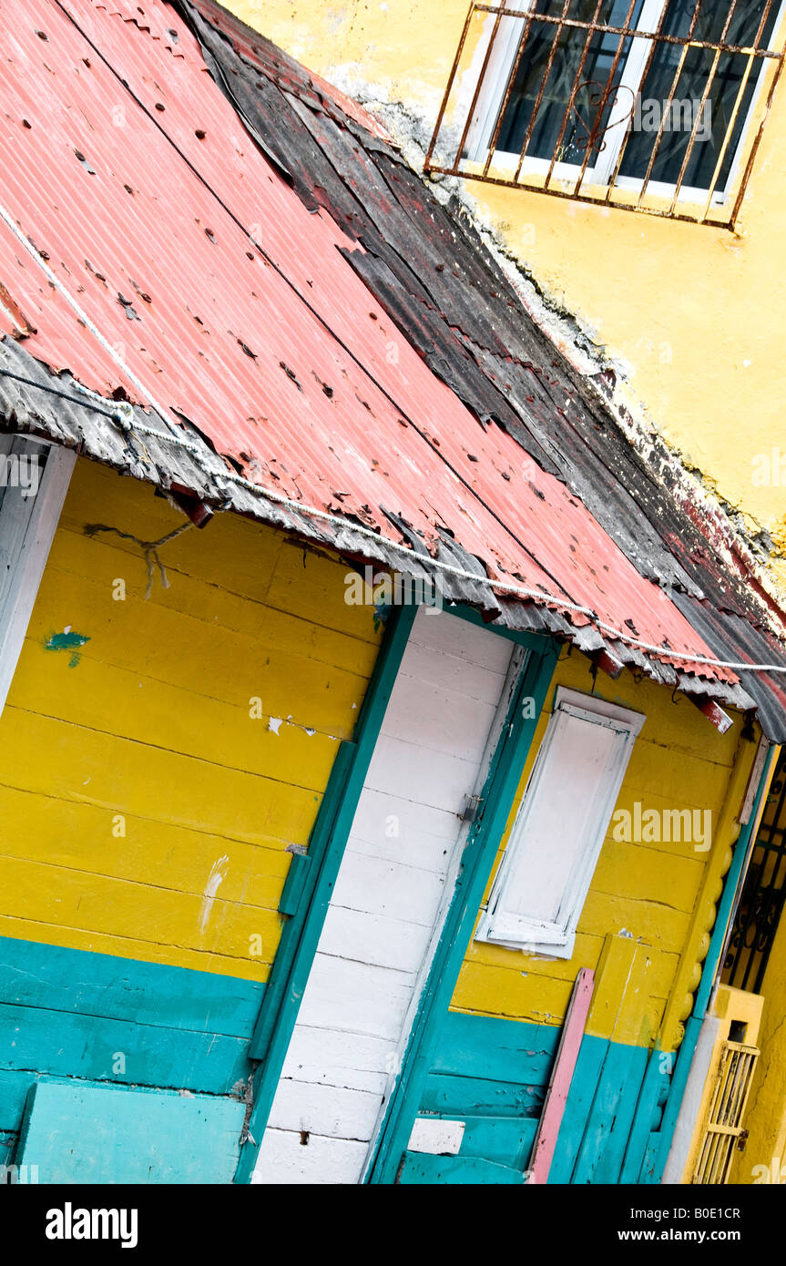 Corrugated iron shack hi-res stock photography and images - Alamy
