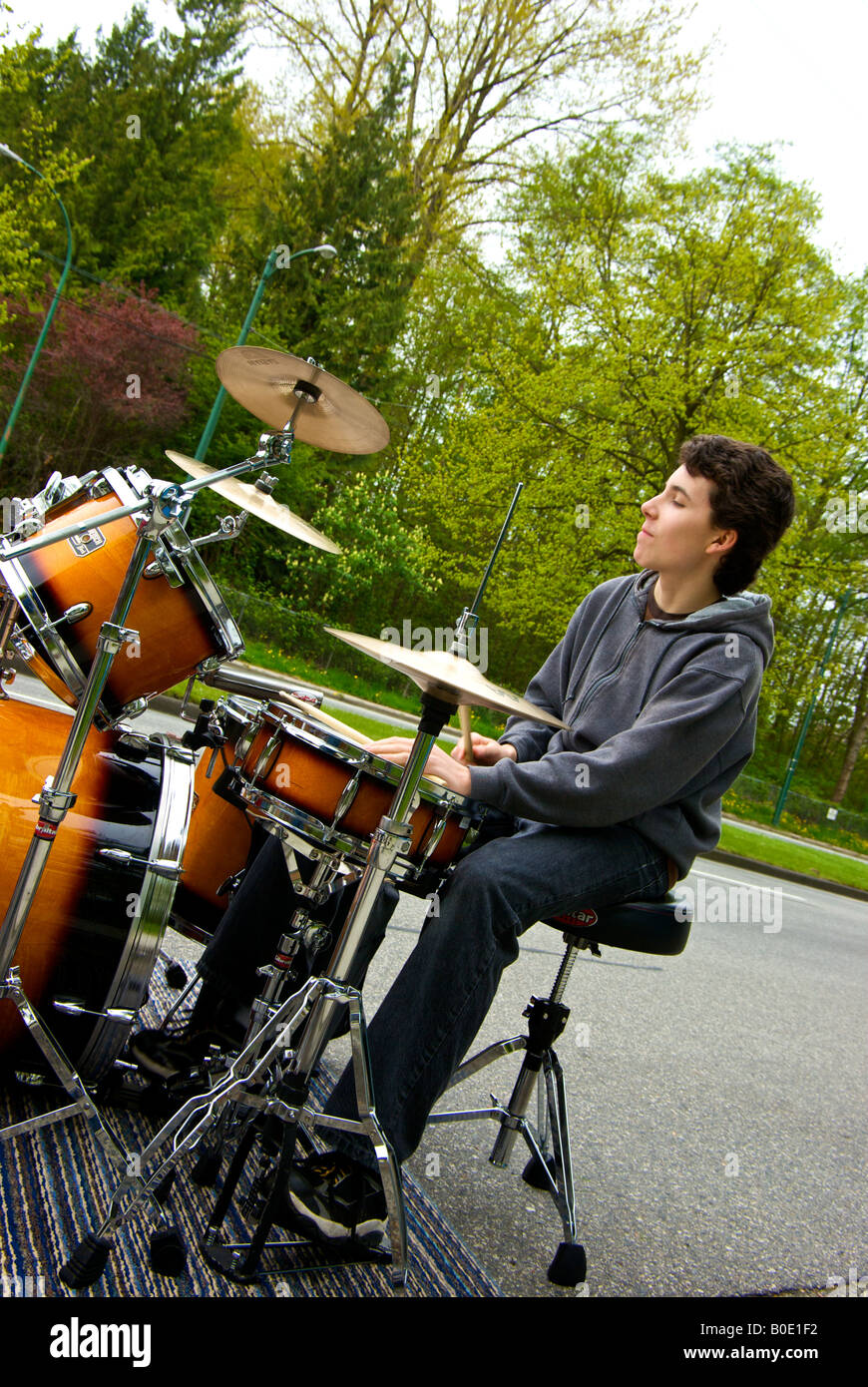 Playing marimba hi-res stock photography and images - Alamy