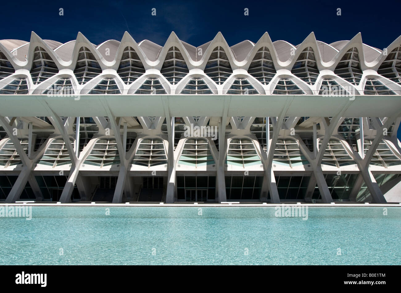 Blue sky daytime shot of the Museu de les Ciencies (Museo de las ...