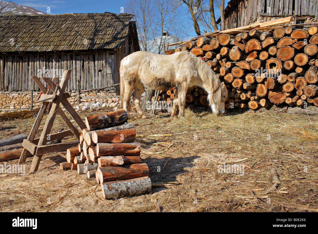 Rural scene outside of a building hi-res stock photography and images ...