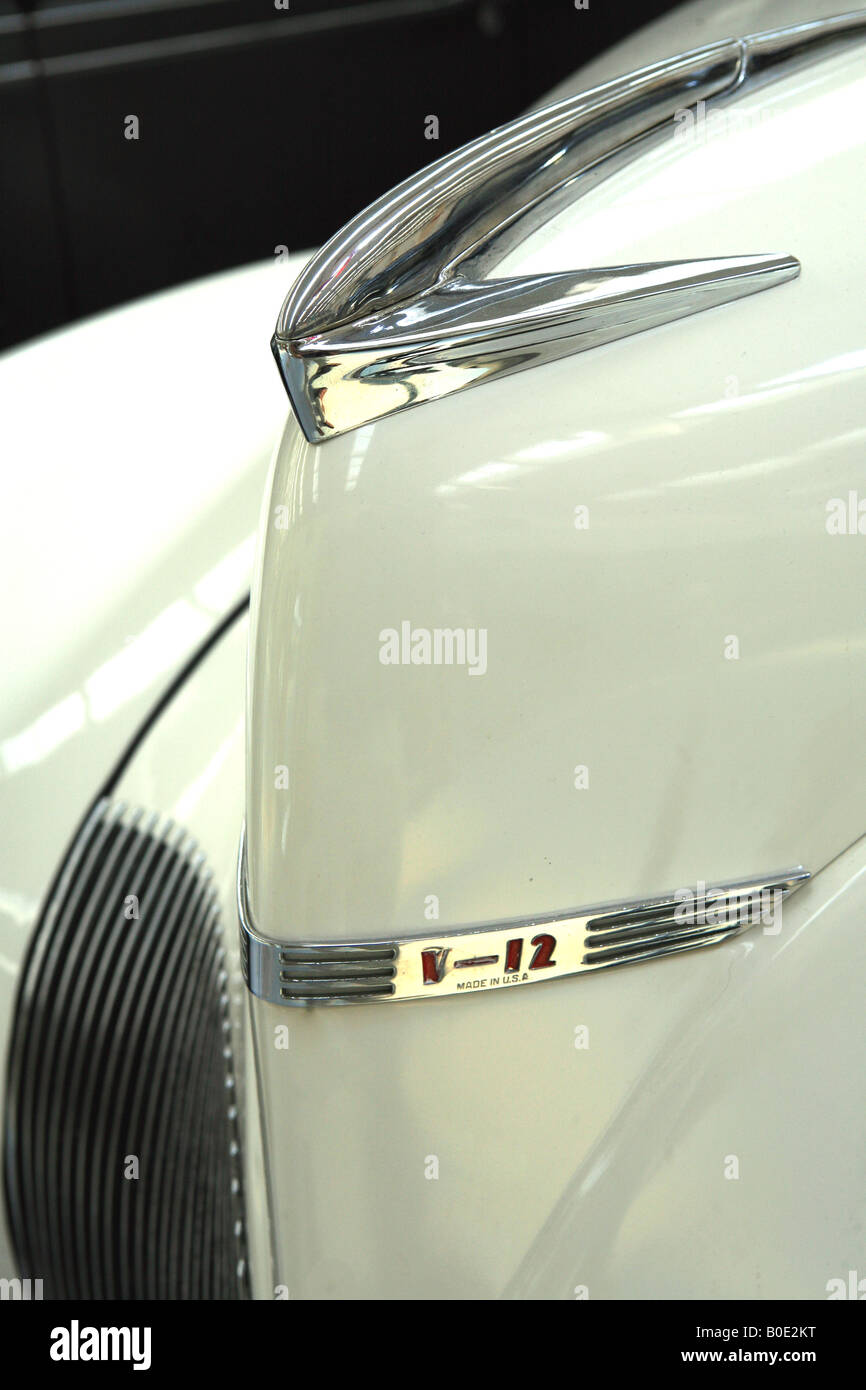 Lincoln Zephyr 440cc side valve V12 motor Stock Photo - Alamy