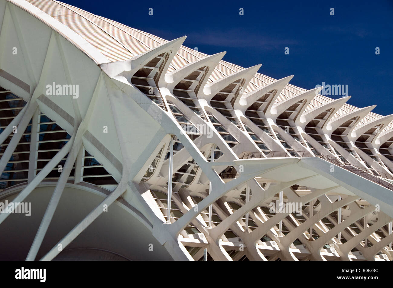 Blue sky daytime shot of the Museu de les Ciencies (Museo de las ...