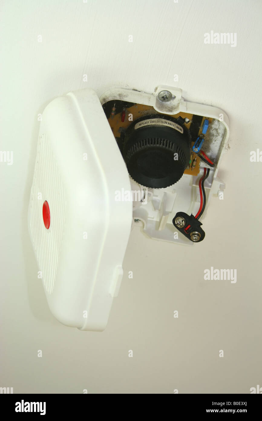household smoke detector on ceiling with no battery fitted Stock Photo ...