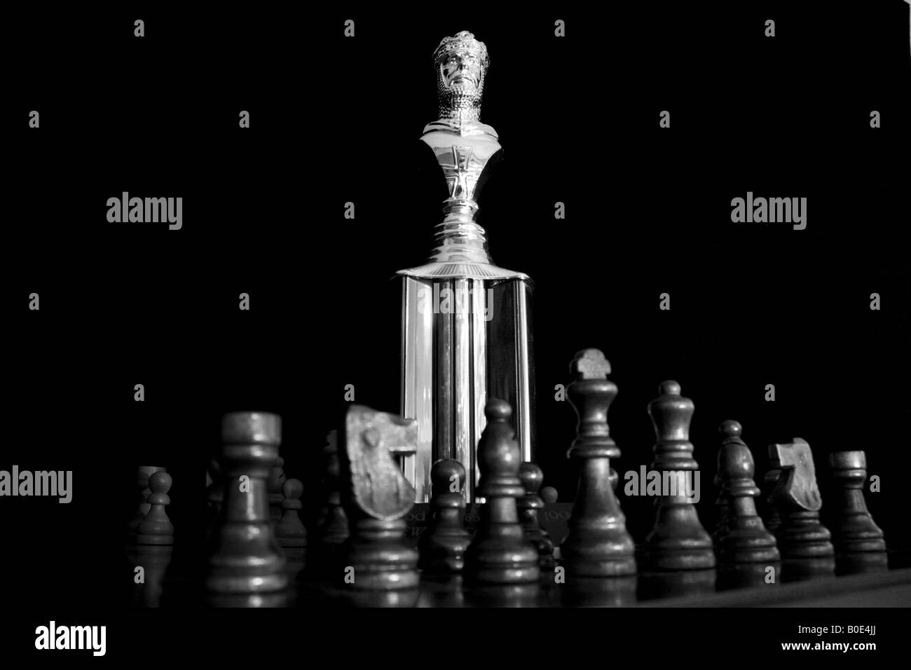 King chess trophy hi-res stock photography and images - Alamy