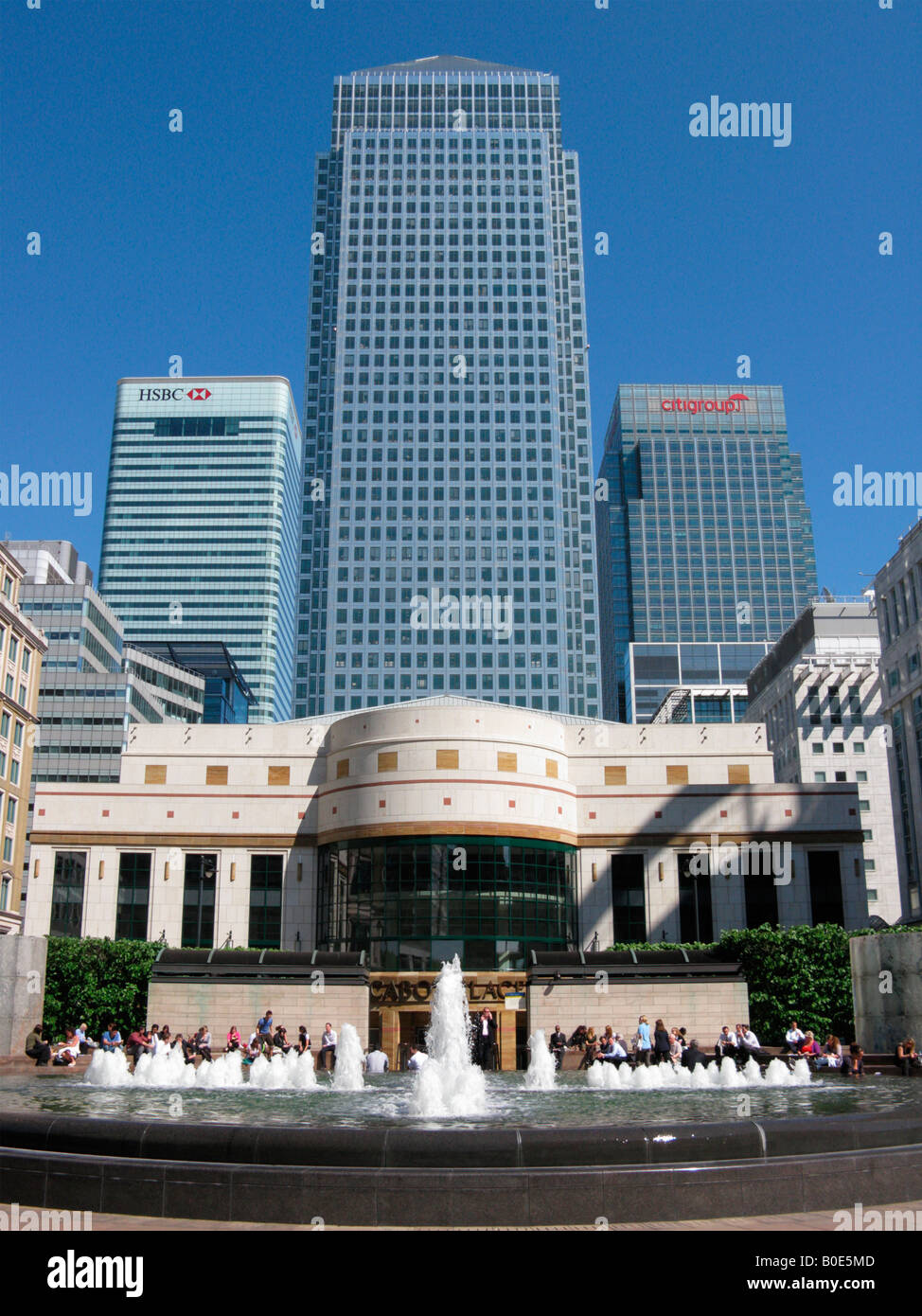 Cabot Square in Canary Wharf Stock Photo - Alamy
