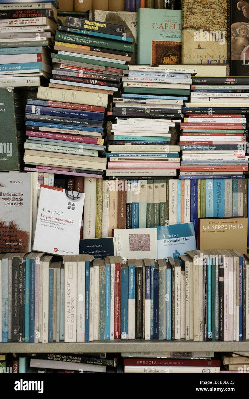 Books displayed hi-res stock photography and images - Alamy