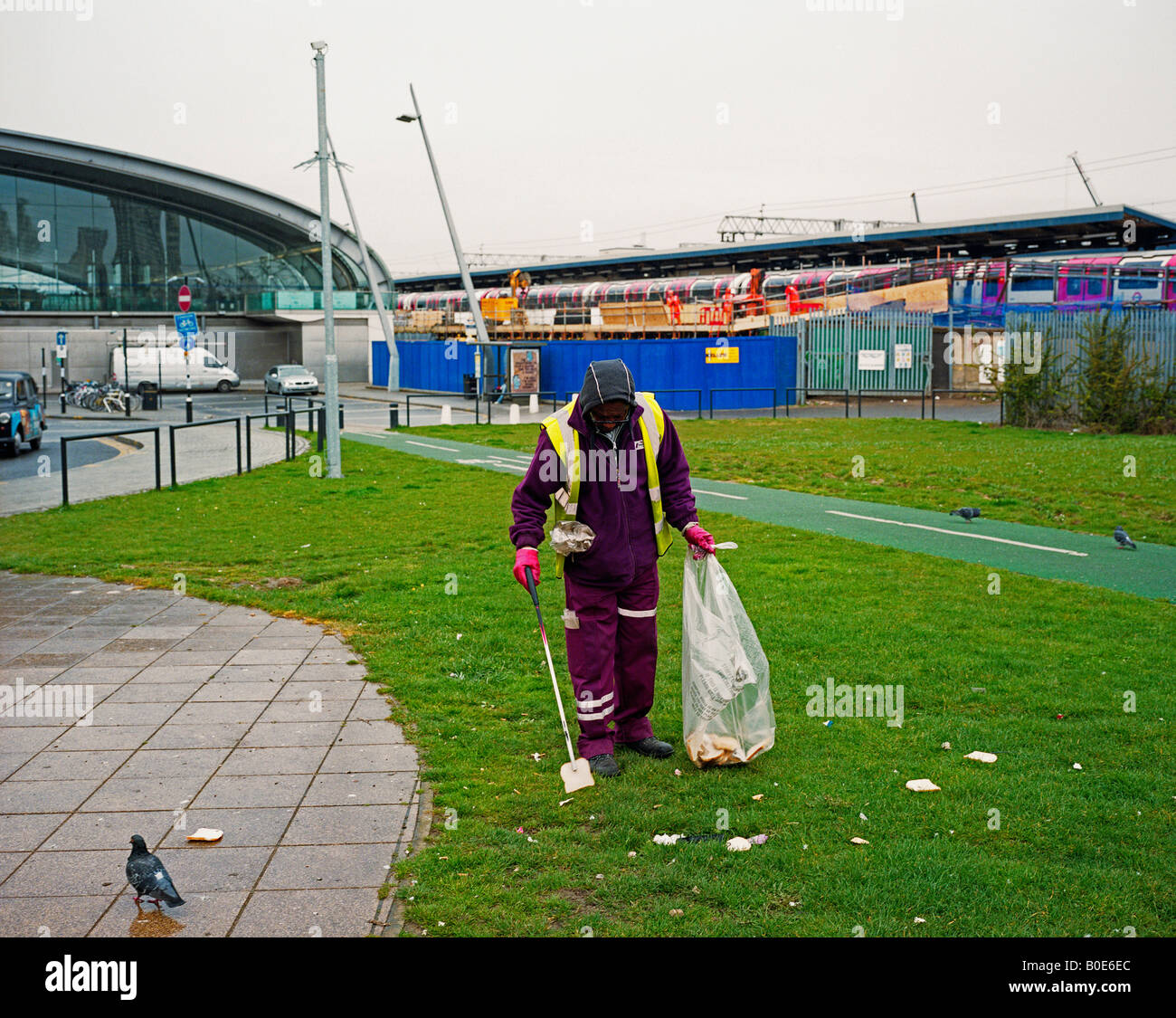 Litter picker man hi-res stock photography and images - Alamy