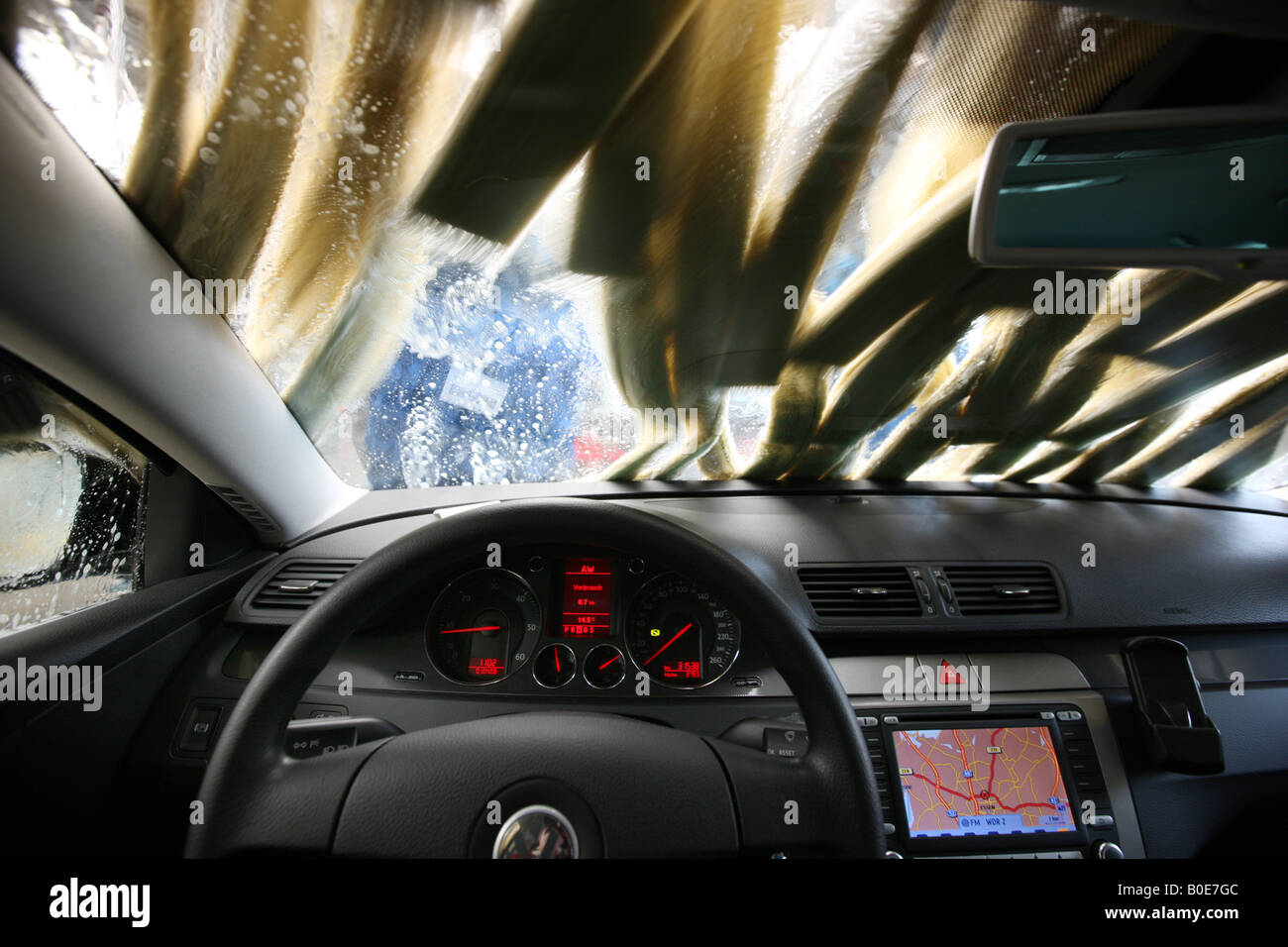 Car washing bay hi-res stock photography and images - Alamy