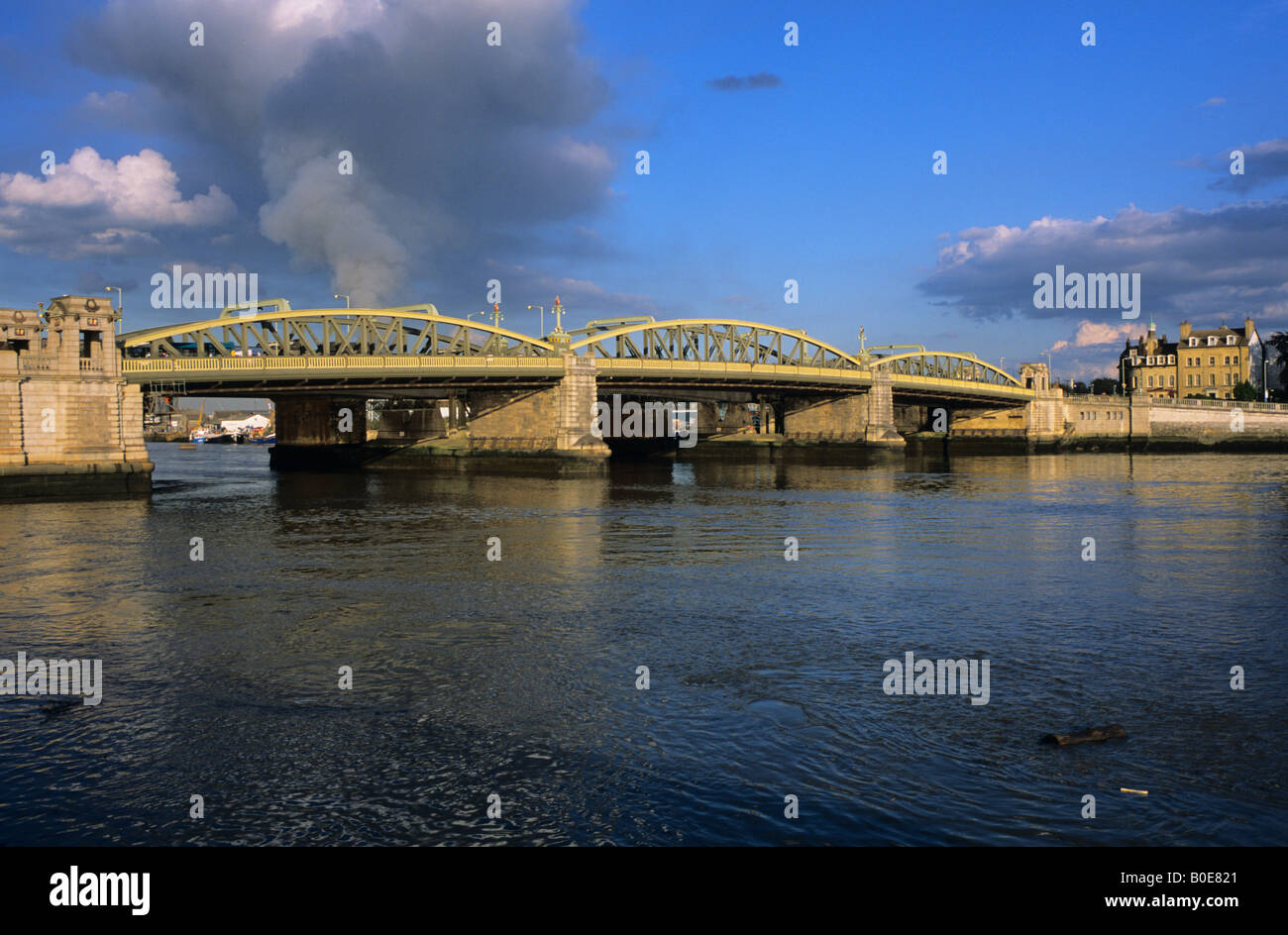 Rochester Old Bridge over the River Medway, Kent, England, UK Stock ...