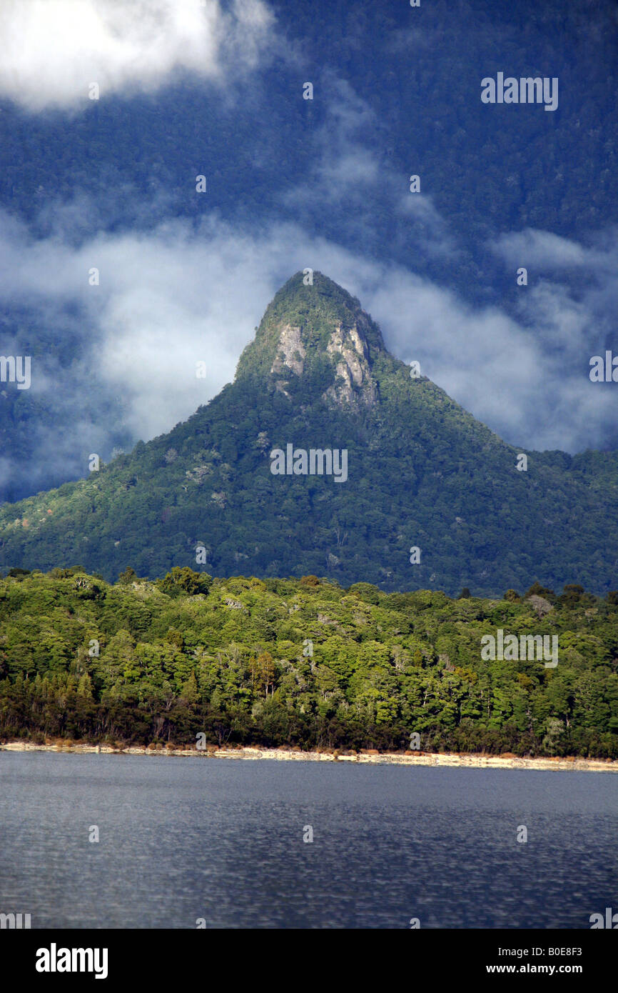 Lake manapouri the monument an hi-res stock photography and images - Alamy