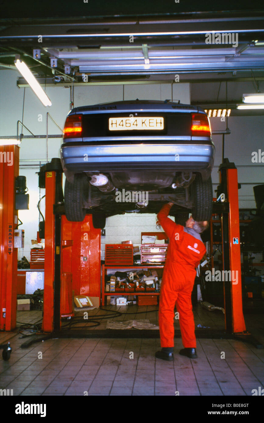 Car on hoist hi-res stock photography and images - Alamy