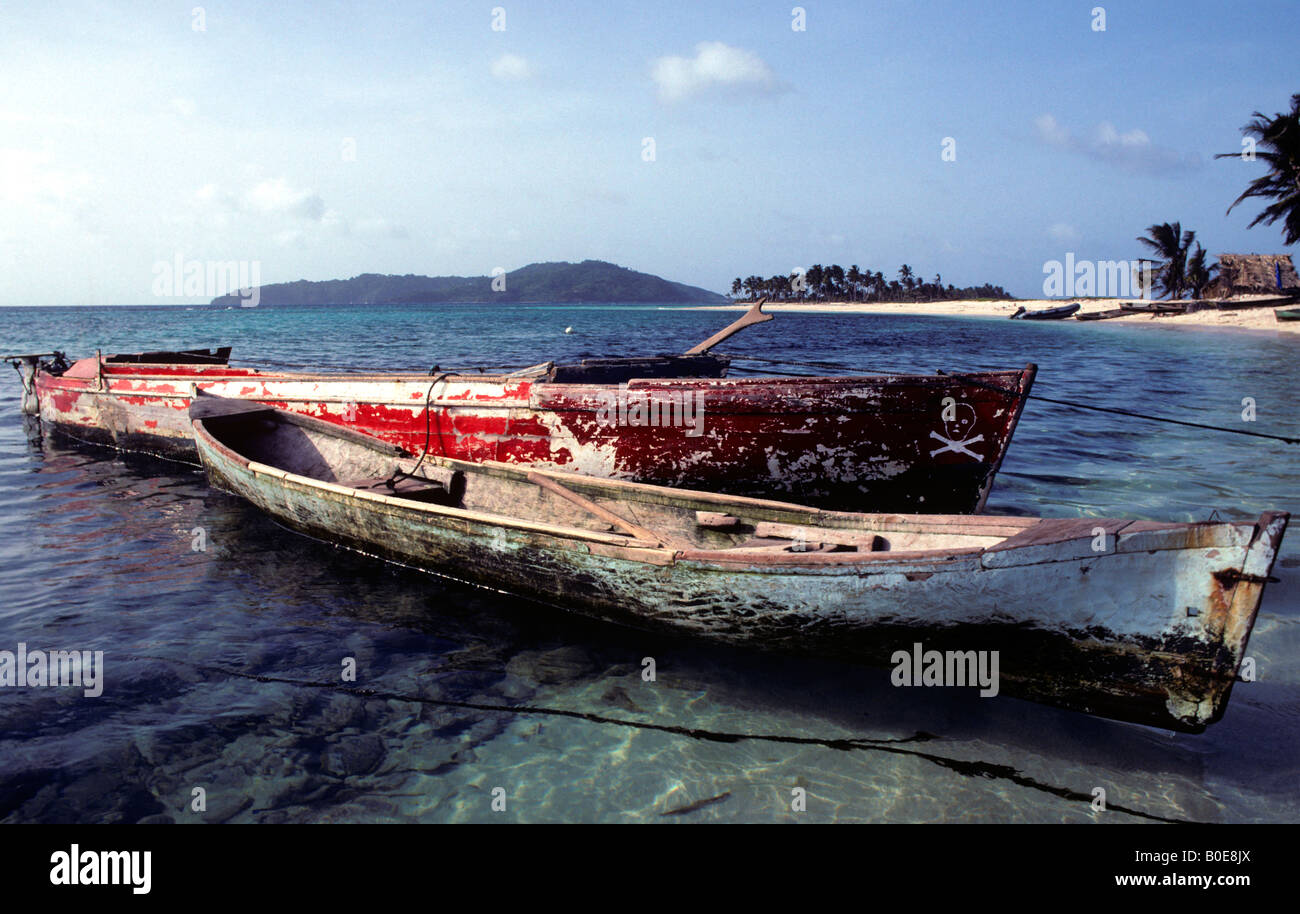 Rustic canoes hi-res stock photography and images - Alamy
