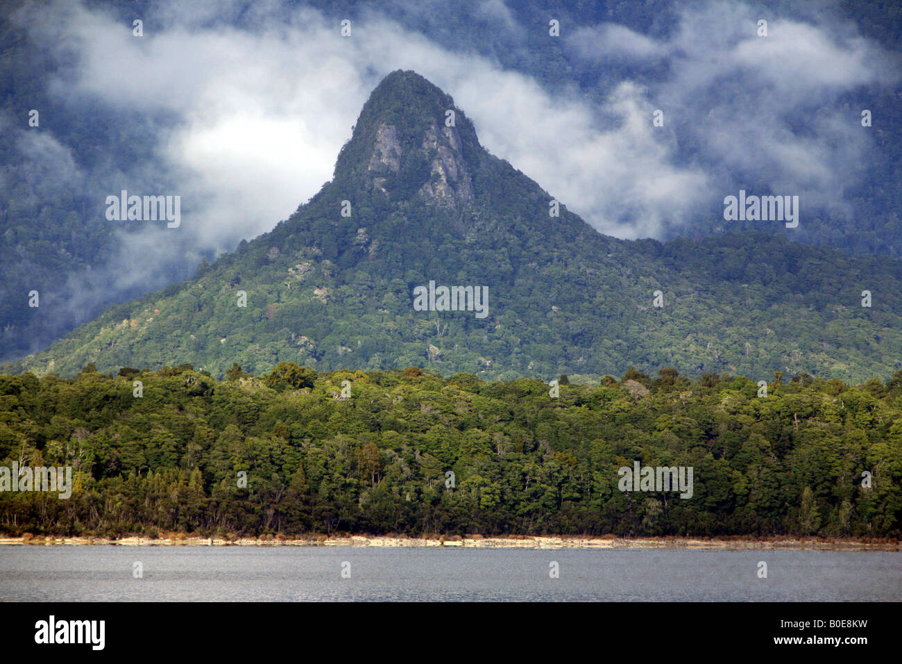 View from Manapouri to the Monument and Hunter range of mountains Stock ...