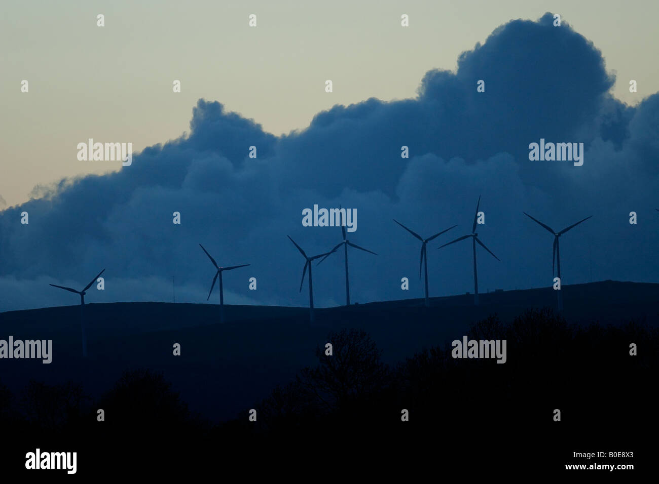 Commercial wind farm hi-res stock photography and images - Alamy