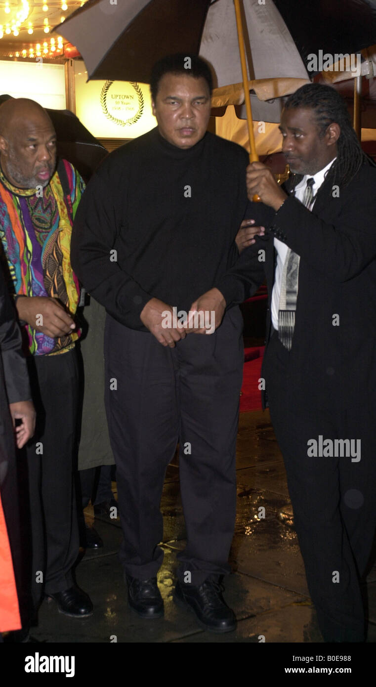 Muhammad Ali at the opening of "Ali" in Washington DC Stock Photo - Alamy