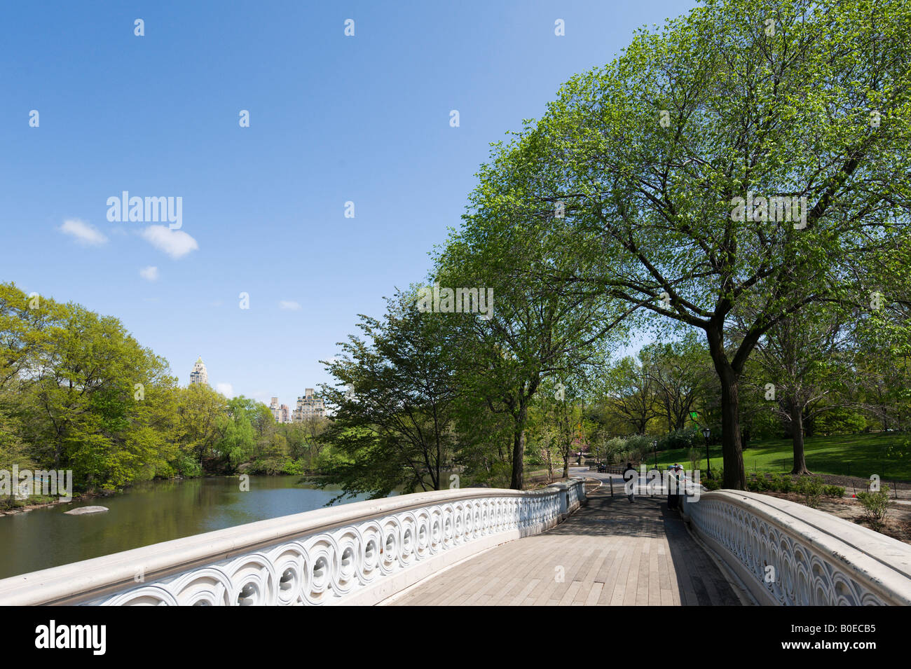 Bow Bridge and The Lake, Central Park in Spring, Manhattan, New York ...