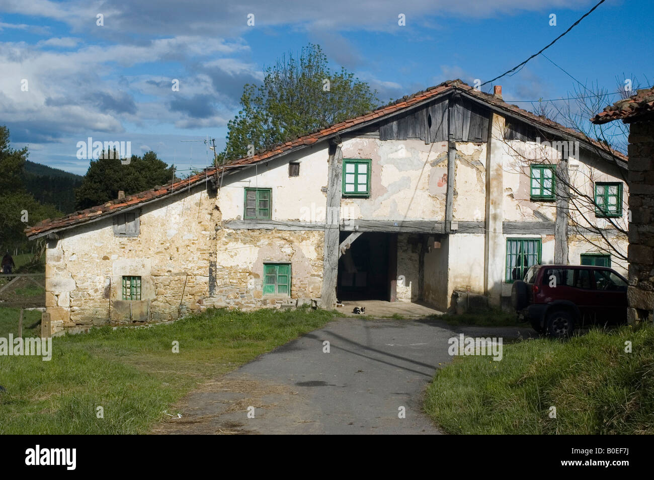 Pueblo tradicional europeo hi-res stock photography and images - Alamy