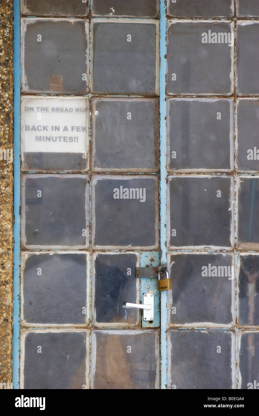 Back in a few minutes sign Stock Photo - Alamy