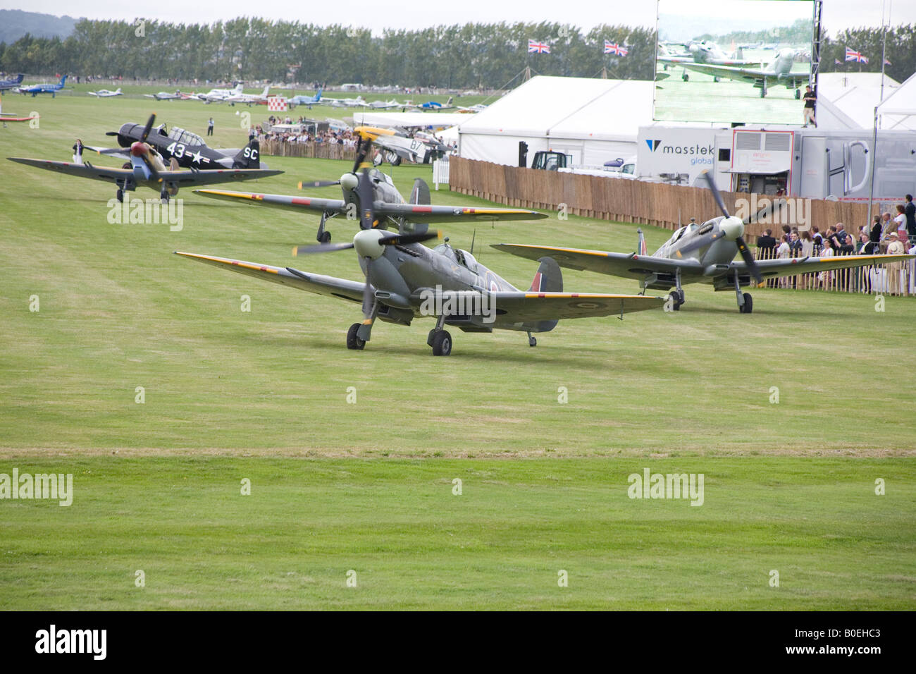 Spitfire aircraft taxiing goodwood revival meeting hi-res stock ...