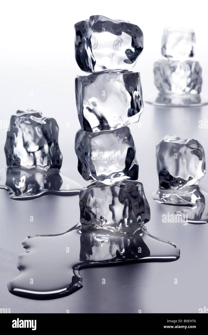 Stack ice cubes hi-res stock photography and images - Alamy
