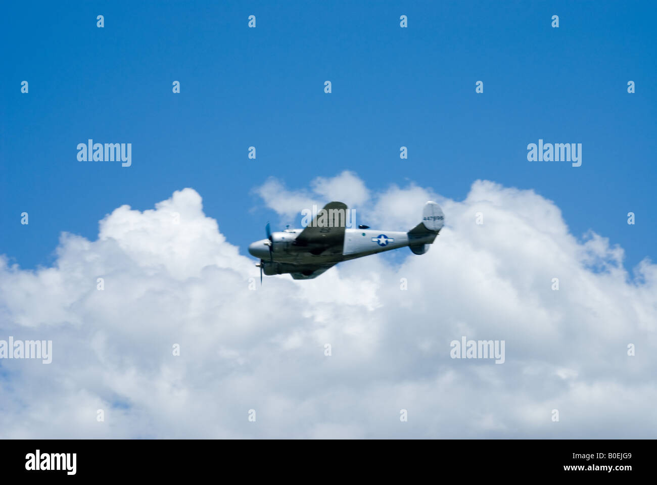 Twin engine wwii trainer airplane hi-res stock photography and images ...