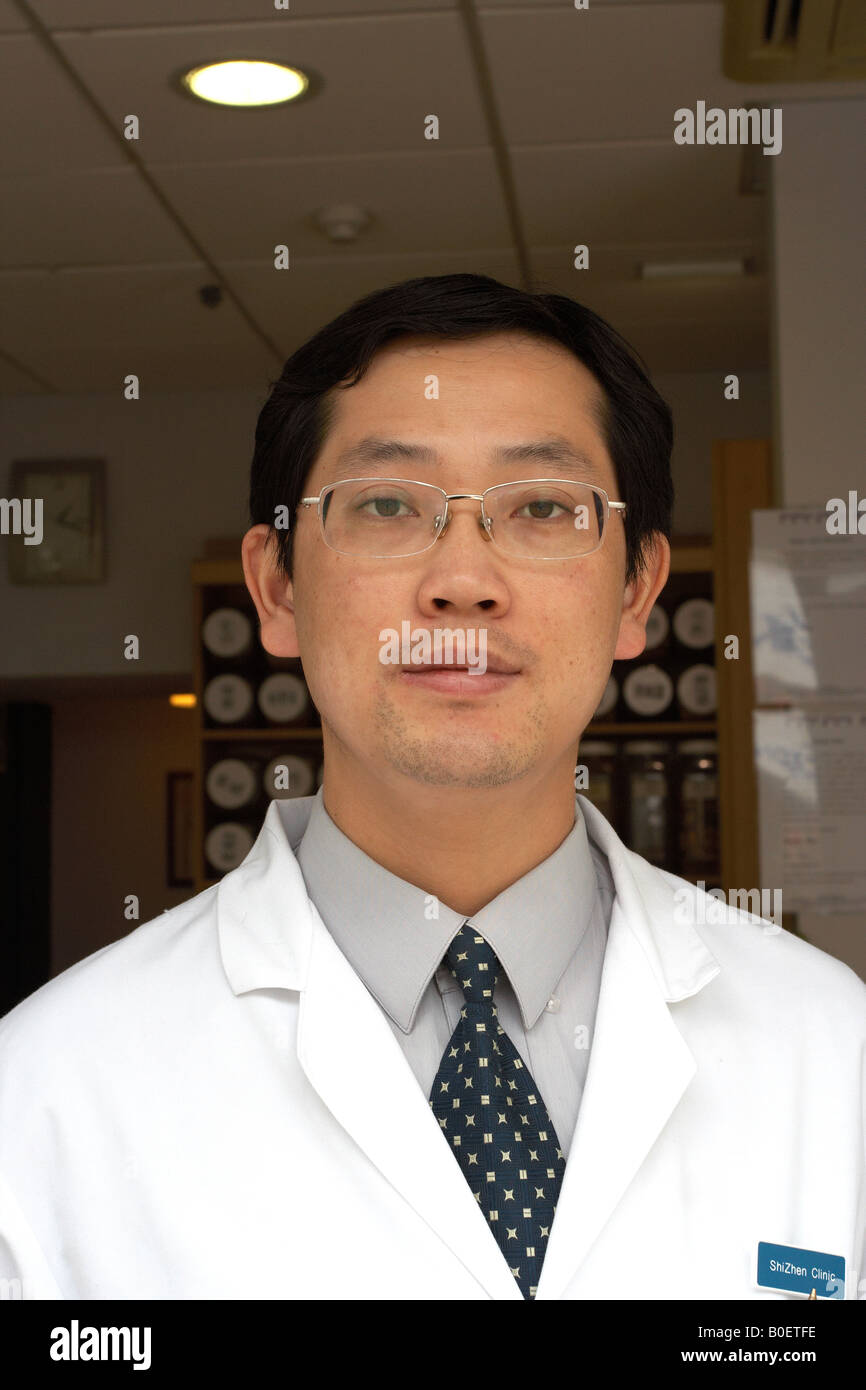 Chinese doctor hi-res stock photography and images - Alamy