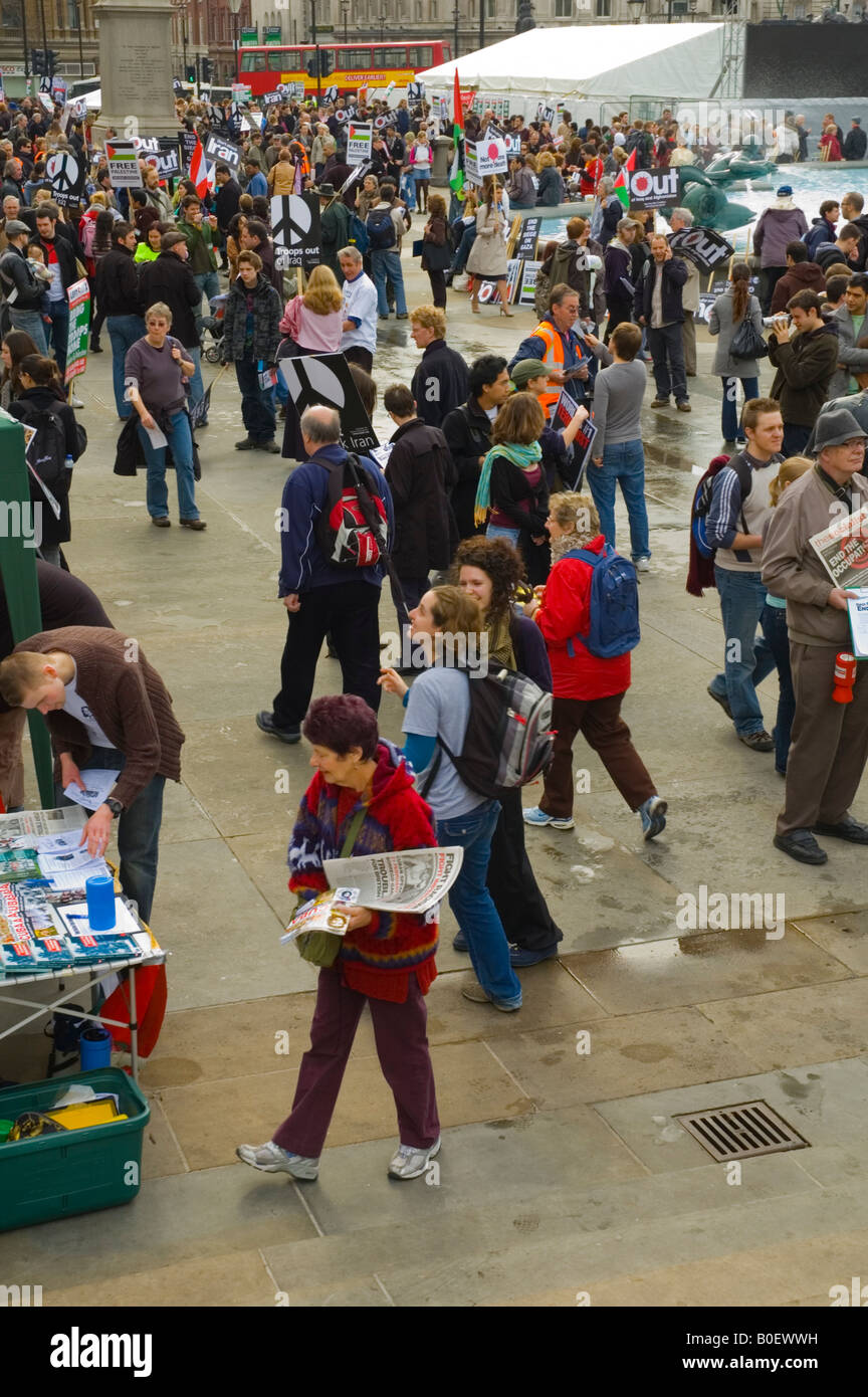 Peace rally hi-res stock photography and images - Alamy