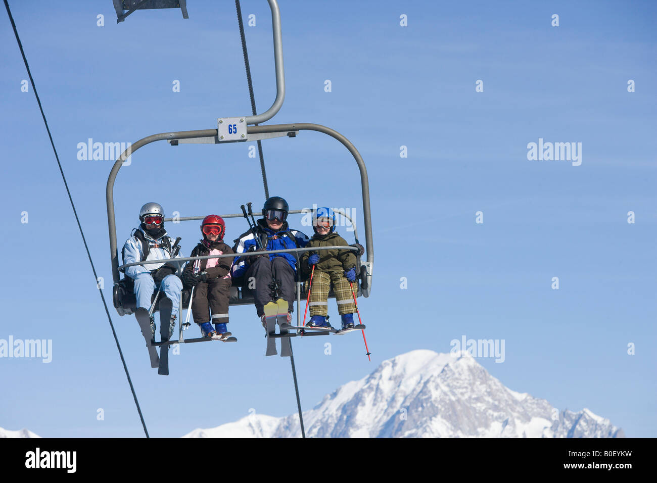 6 man lift hi-res stock photography and images - Alamy