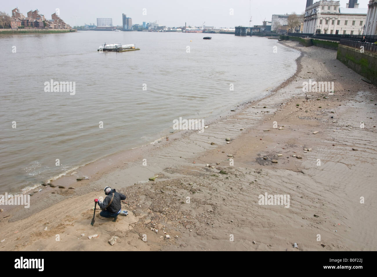 Mudlarks on the thames hi-res stock photography and images - Alamy