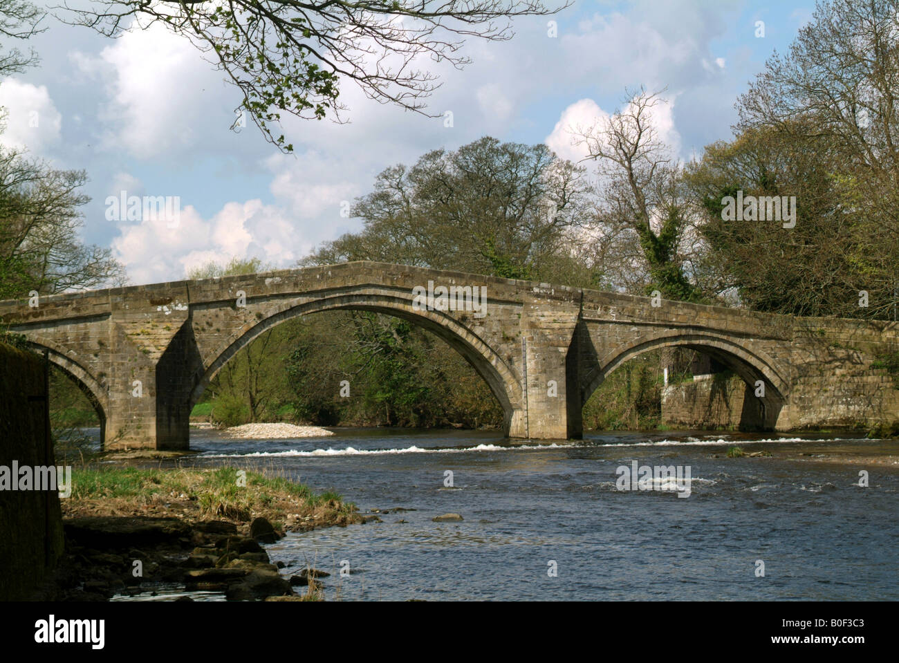Ilkley old bridge hi-res stock photography and images - Alamy