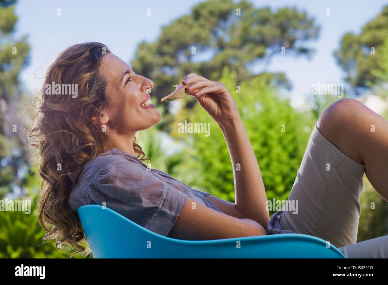 Woman on eating by swimming pool hi-res stock photography and images ...