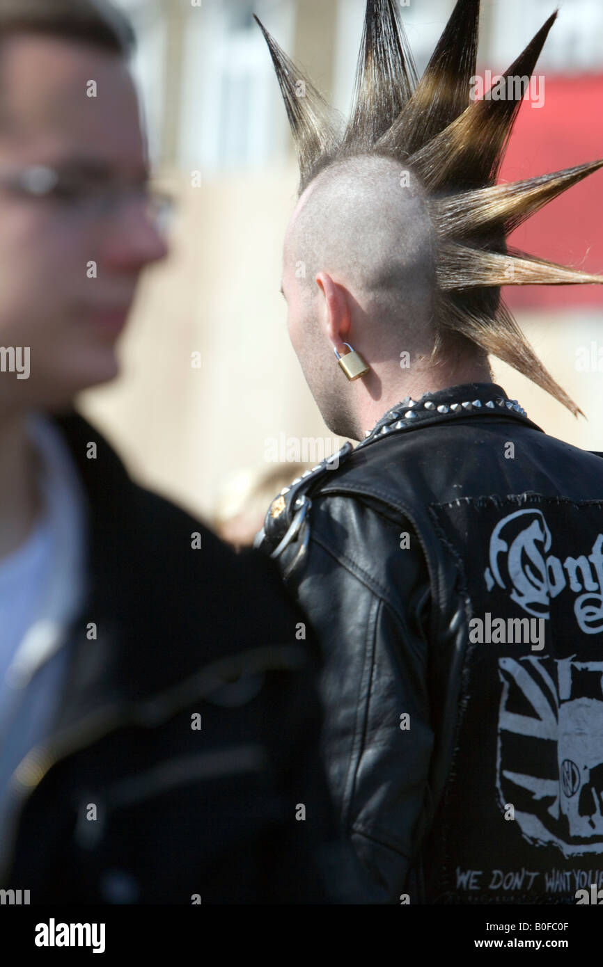 Mohican hair style hi-res stock photography and images - Alamy