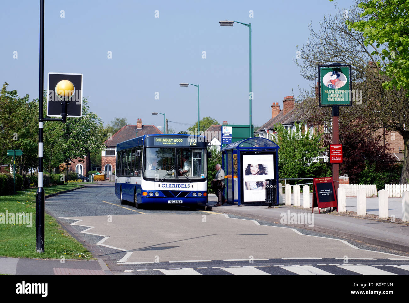 Green bus stop hi-res stock photography and images - Alamy