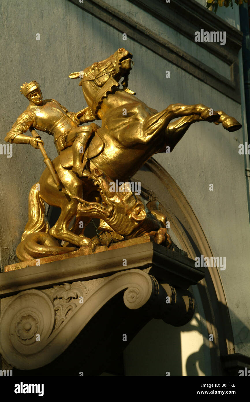 St george dragon sculpture hi-res stock photography and images - Alamy