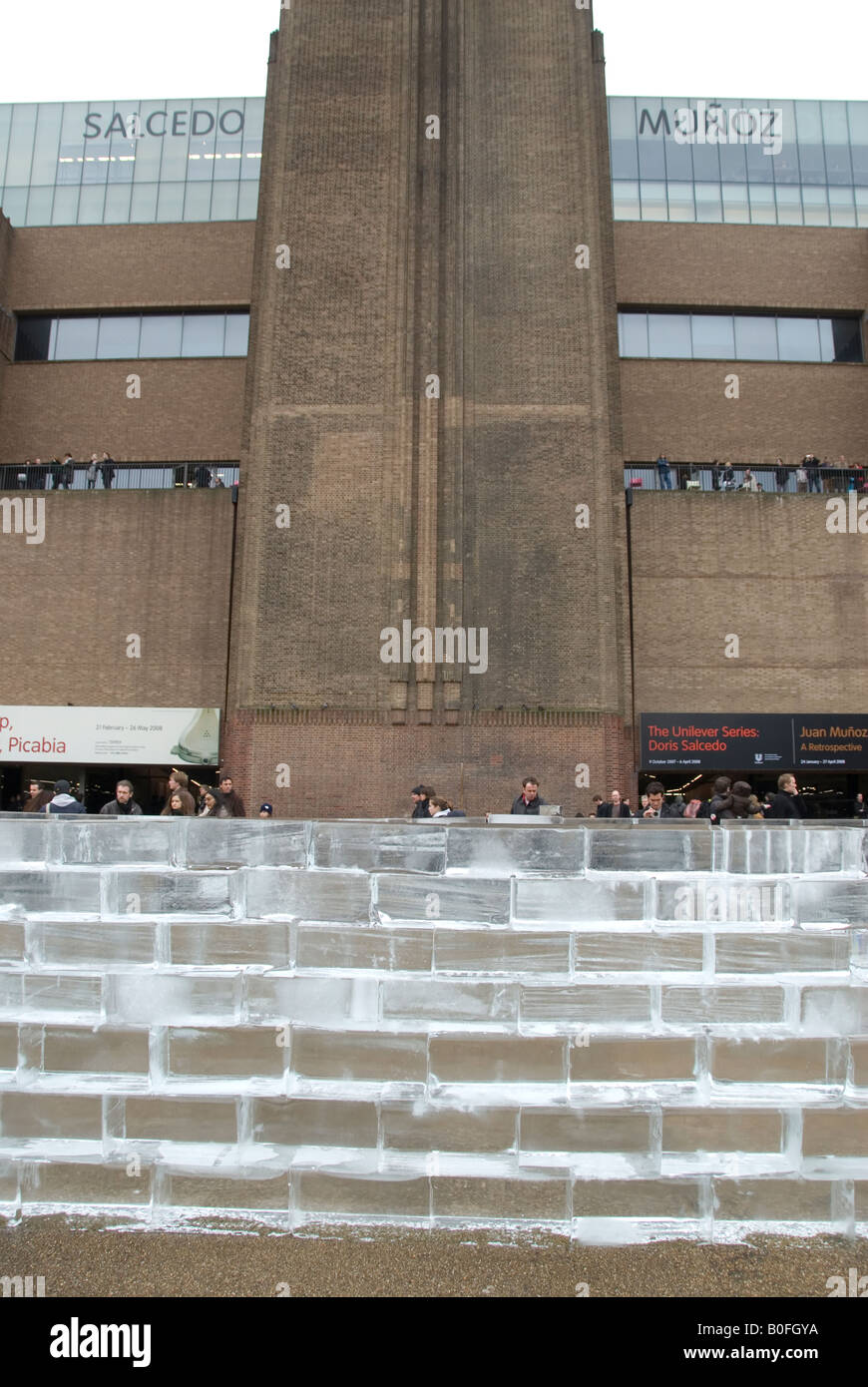 Ice construction hi-res stock photography and images - Alamy