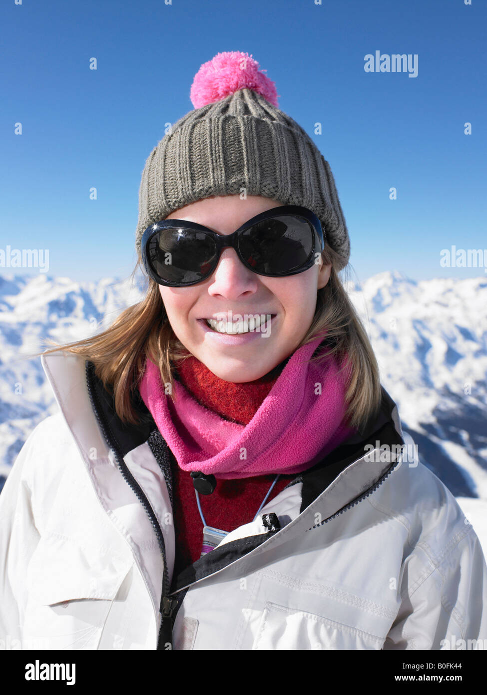 Woman skier snow hi-res stock photography and images - Alamy