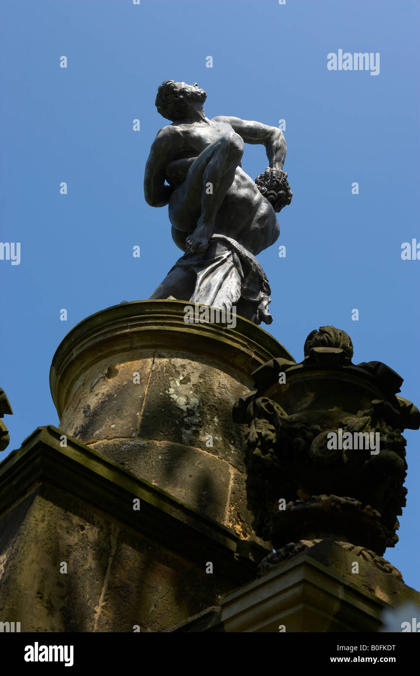 Hercules and antaeus statue hi-res stock photography and images - Alamy