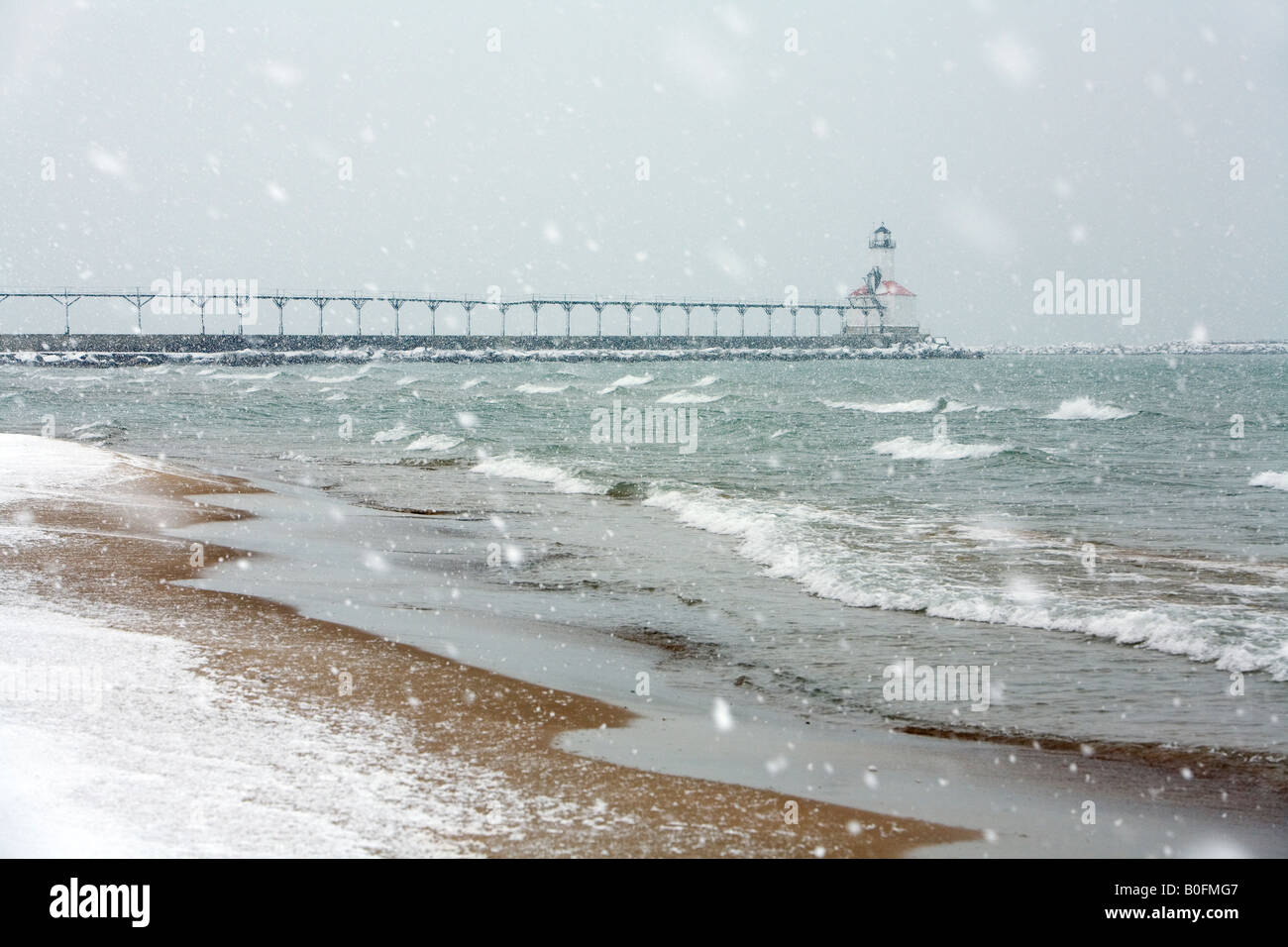 Snowfall on beach hi-res stock photography and images - Alamy