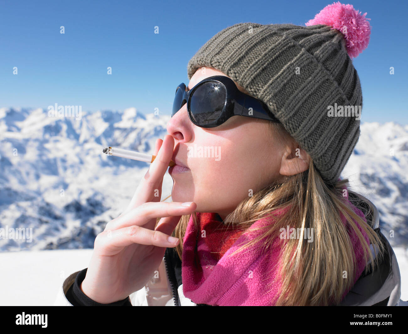 Woman in ski gear hi-res stock photography and images - Alamy