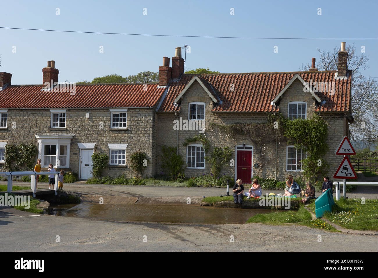 FORD AT HOVINGHAM VILLAGE SUMMER YORKSHIRE ENGLAND Stock Photo - Alamy