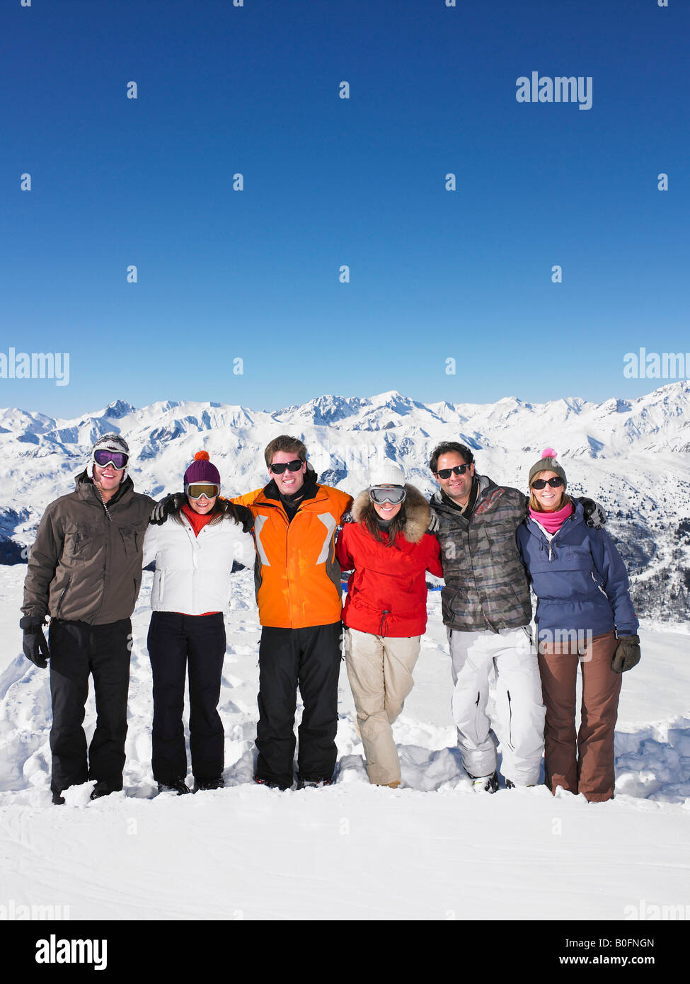 Group people in front mountain hi-res stock photography and images - Alamy