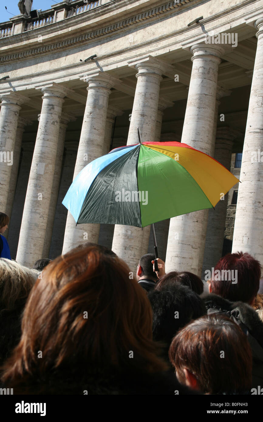 Crowd people hot shade atmosphere hi-res stock photography and images ...