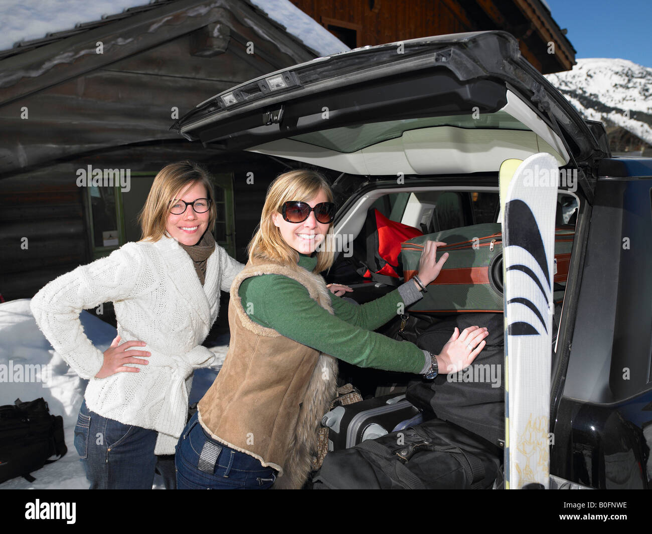 Young women packing car Stock Photo - Alamy